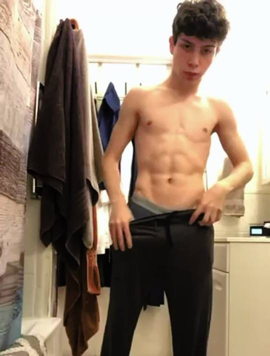 I’m hiding a secret. 🤫 | Scrolller