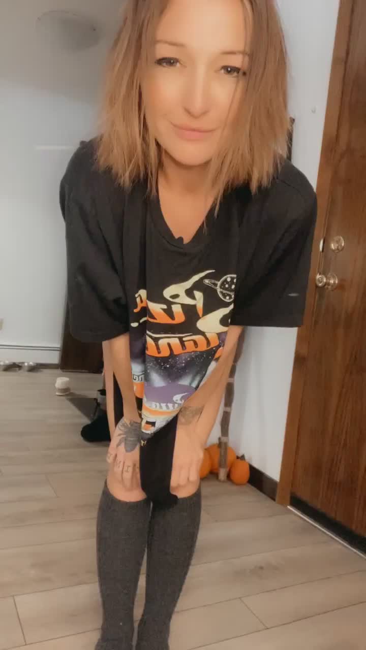 I’m quirky when I’m not being promiscuous… your perfect sweet and spicy mix 😘 | Scrolller