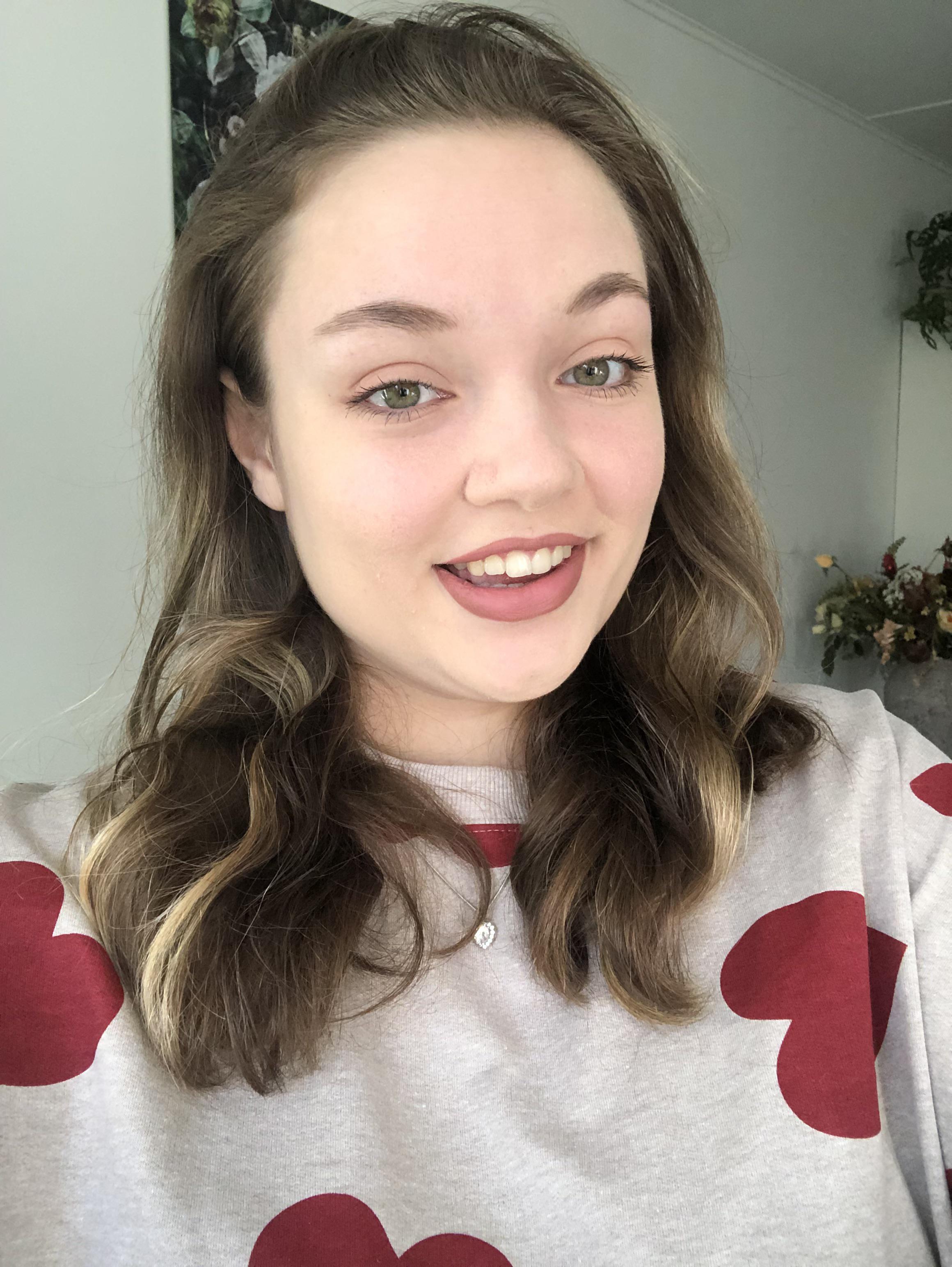 Green eyes and red hearts | Scrolller