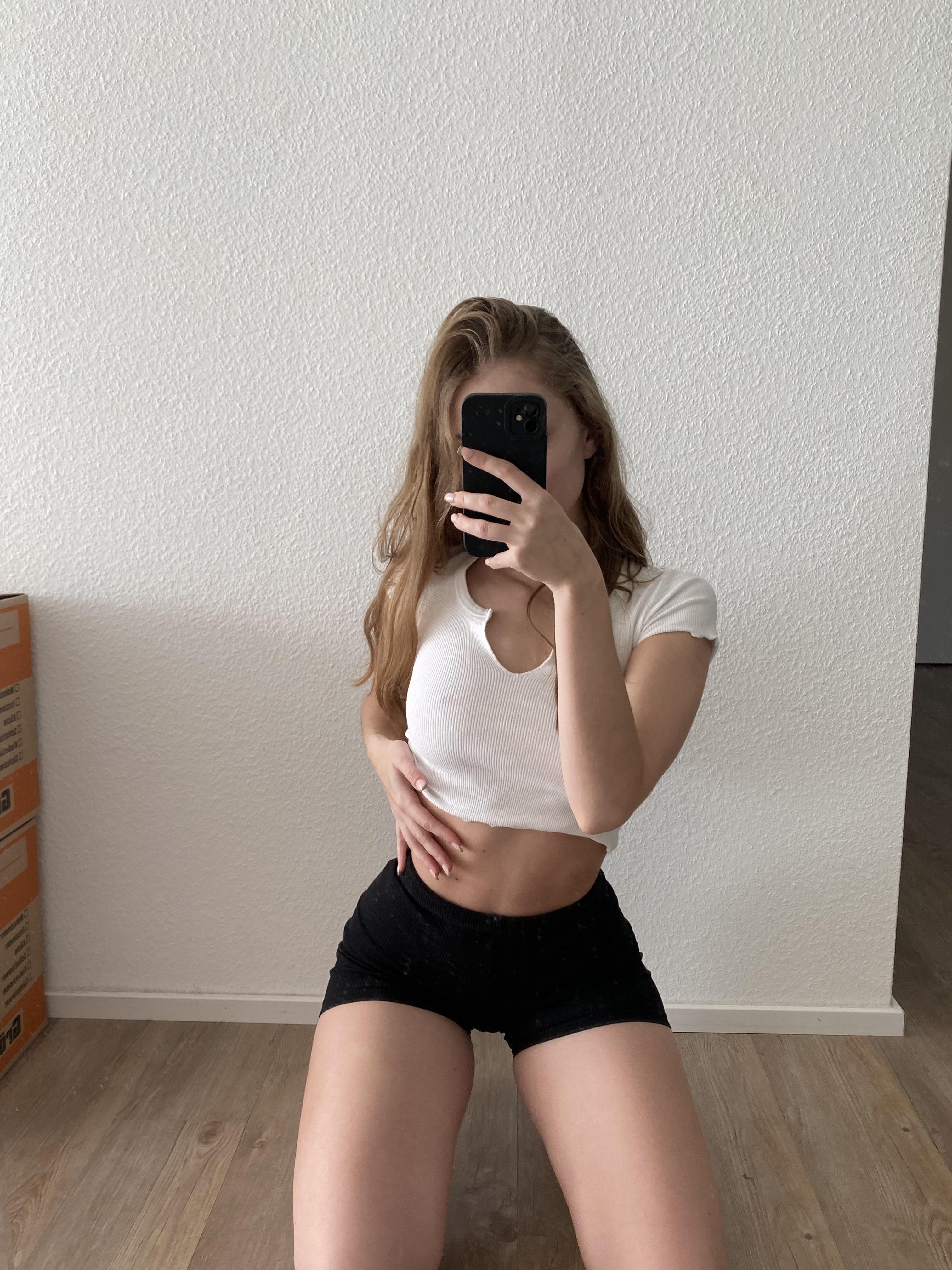 I need someones face to sit on 19 | Scrolller