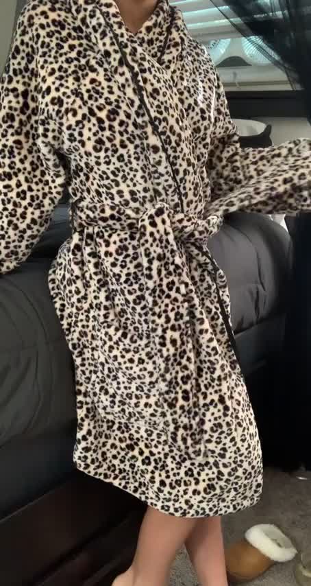 I only bought this robe to take it off 😅 | Scrolller