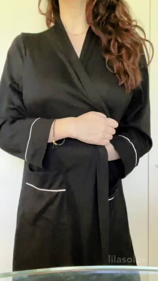 I present to you... my naked body 😇 | Scrolller