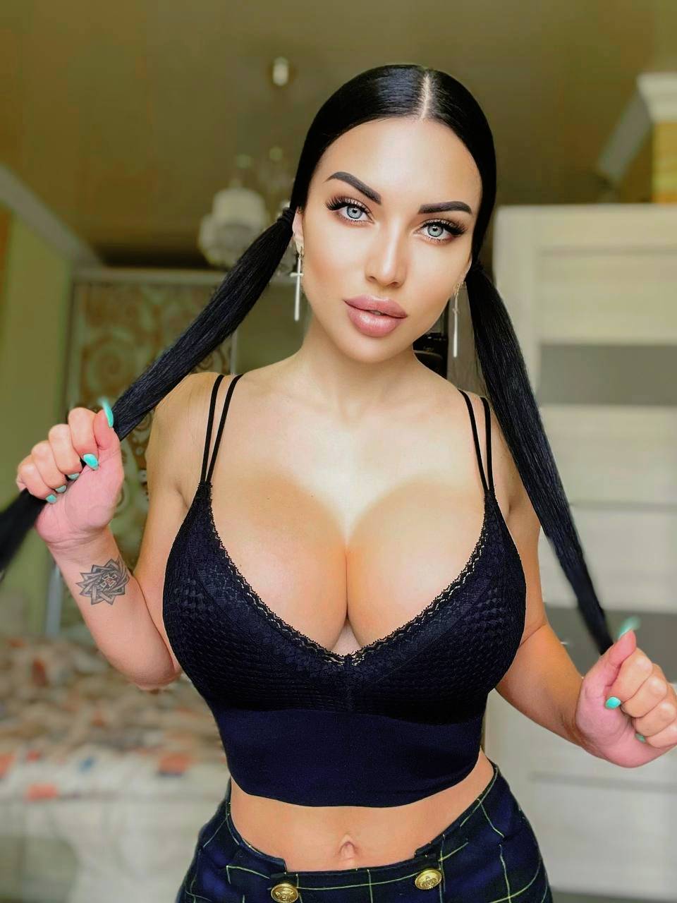 I think I like this sweater better without a bra | Scrolller