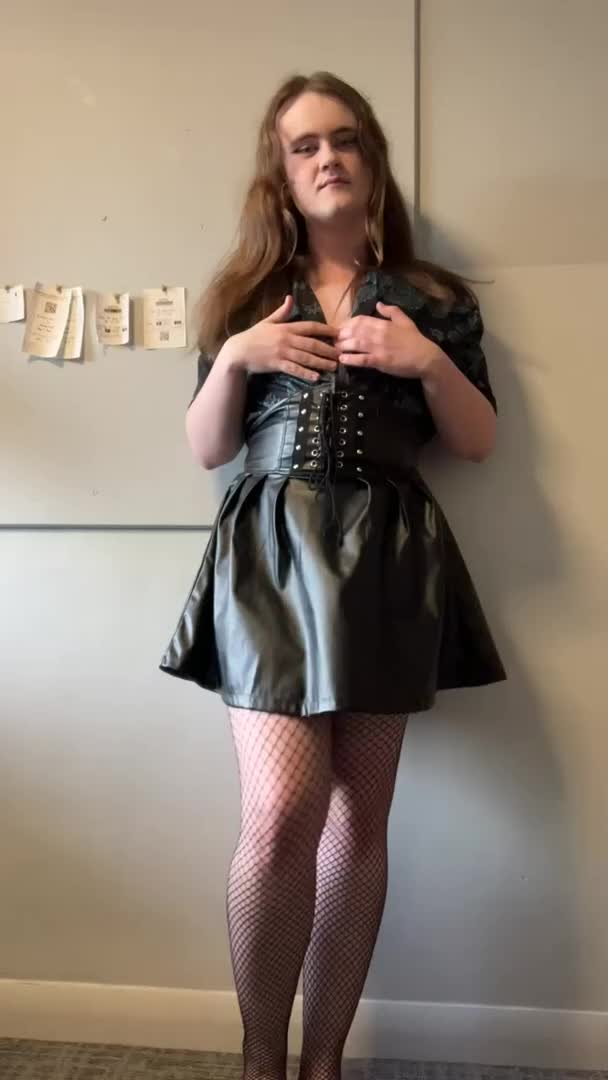 I think I might have ripped my fishnets 😖🖤 | Scrolller