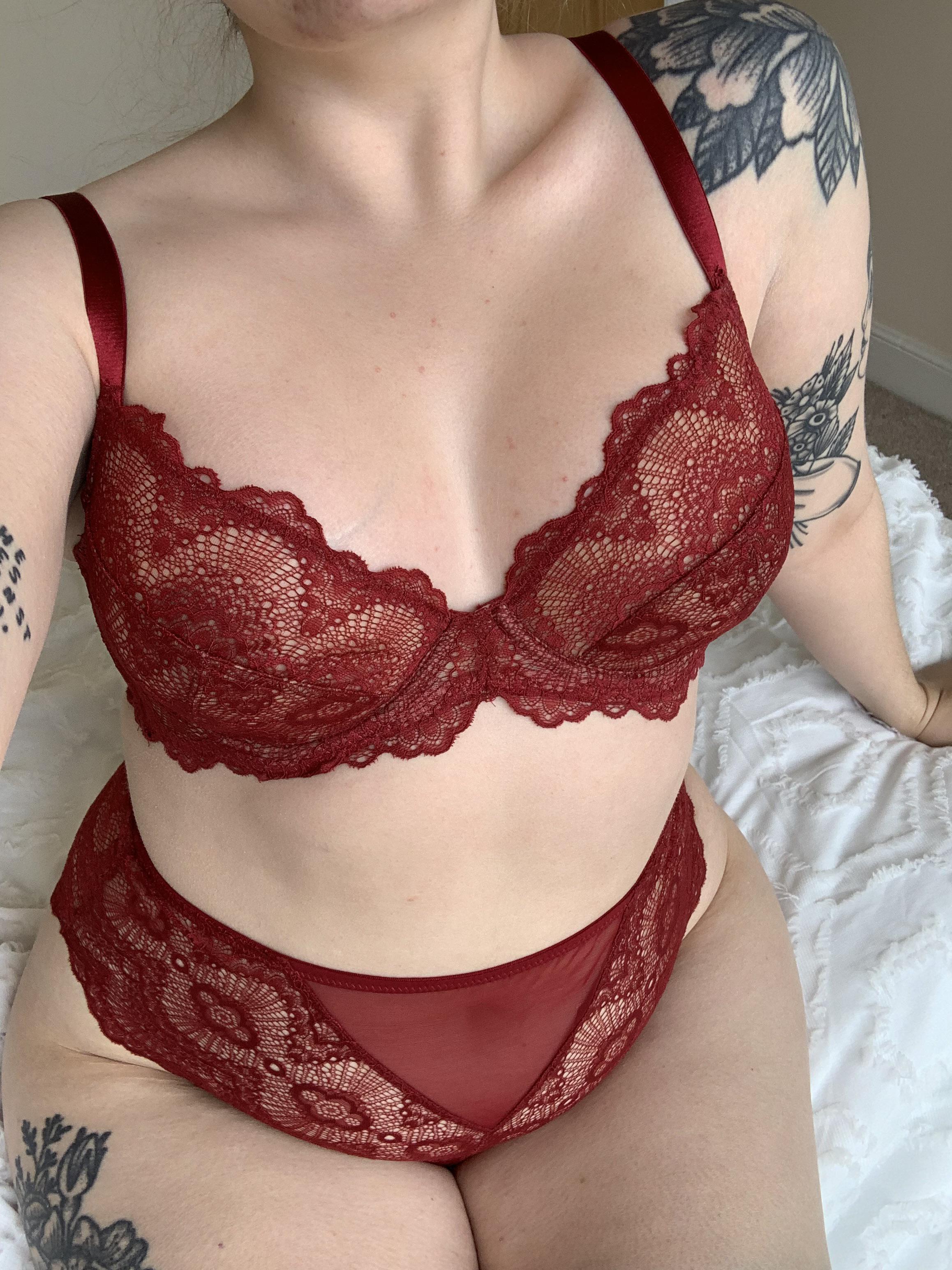 i think red suits me | Scrolller