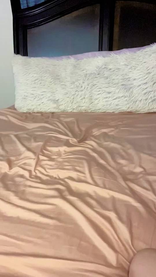 I tried to do that cool jumping on the bed thing… fail lol | Scrolller