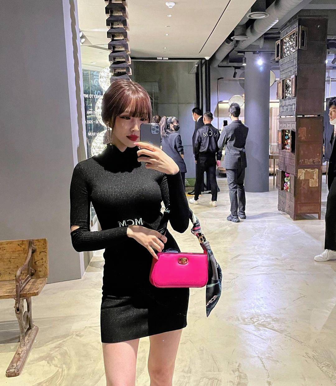 I Wanna get tied up and have my cock milked and abused by Yuju's perfect face and body | Scrolller