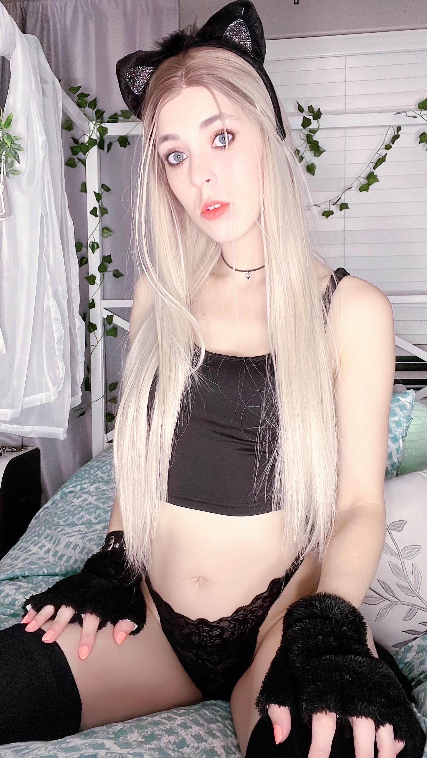 I want to put my paws around your shaft… | Scrolller