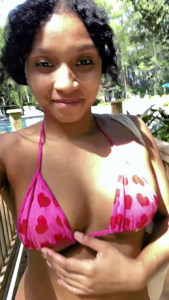 just an afro latina who loves showing her tits | Scrolller