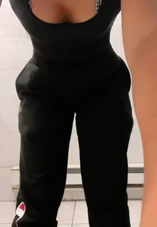 If we meet up during lunch break I doubt your wife will find out 😏 | Scrolller