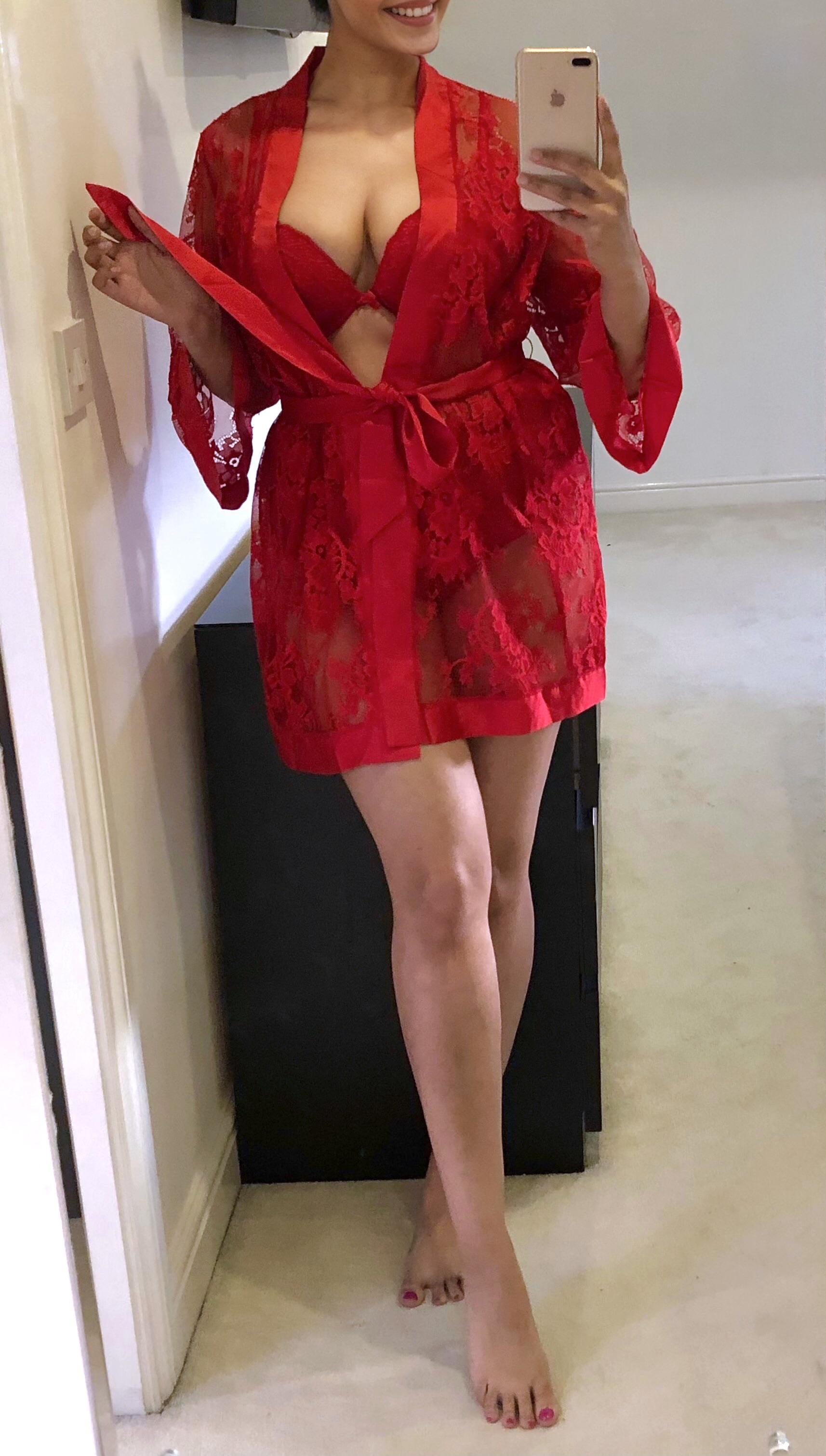 If you could read my mind, you'd be having an orgasm...👄 British Punjabi Indian | Scrolller