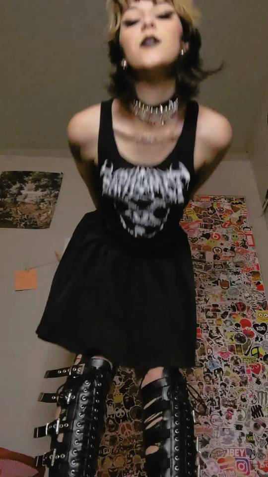 if you look closely, you can see my hole saying hi 🖤 | Scrolller