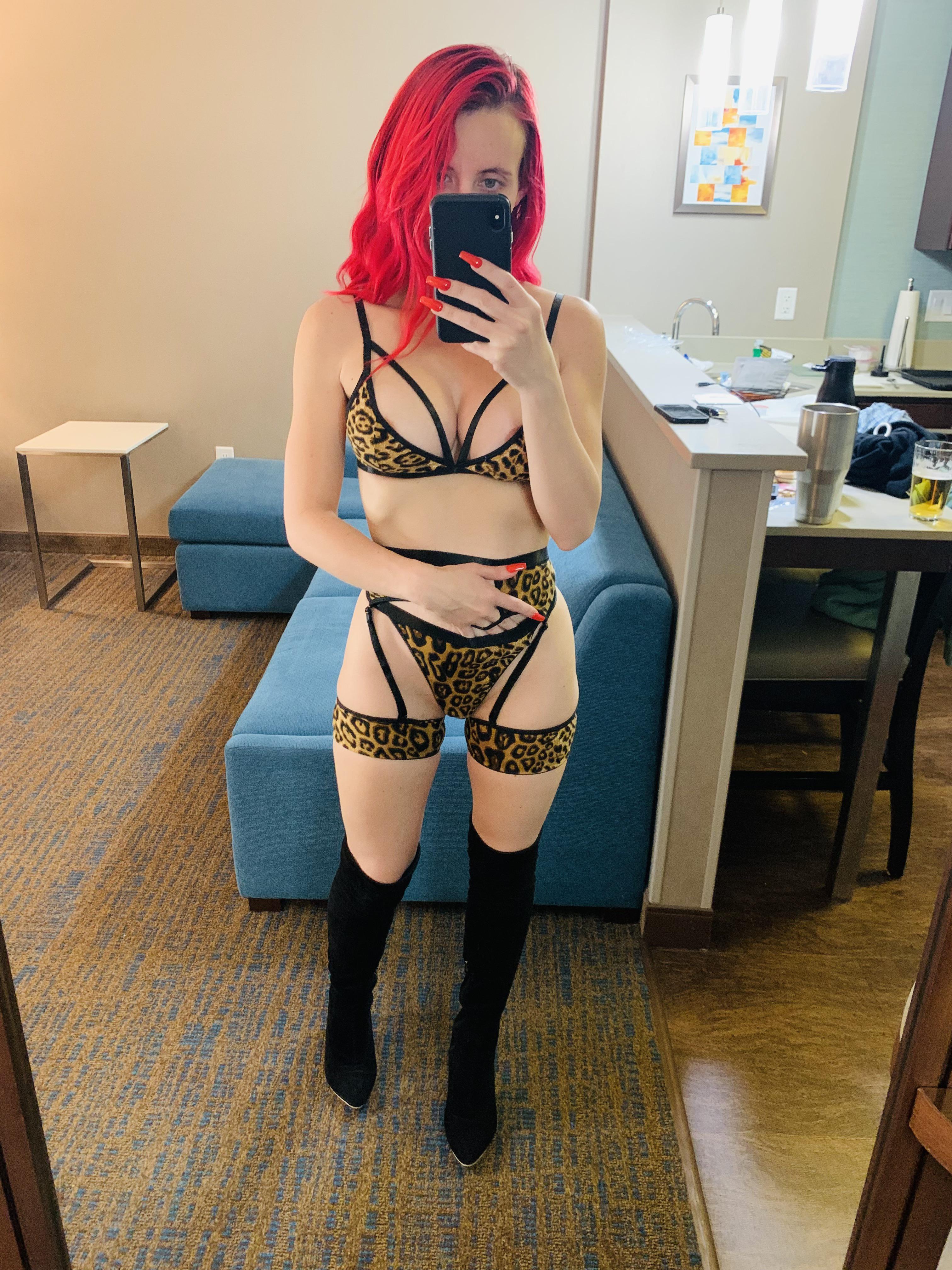 if you see me in the hotel hallway | Scrolller