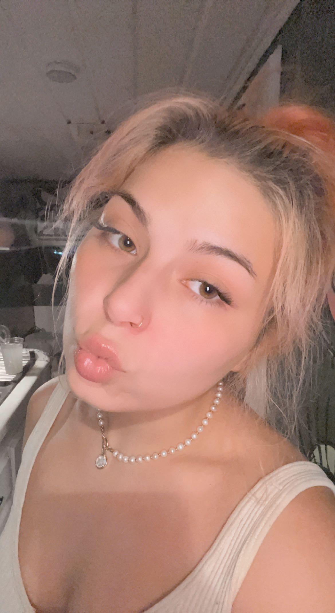 If you see this post, take a second and post your selfies too!!💖 | Scrolller