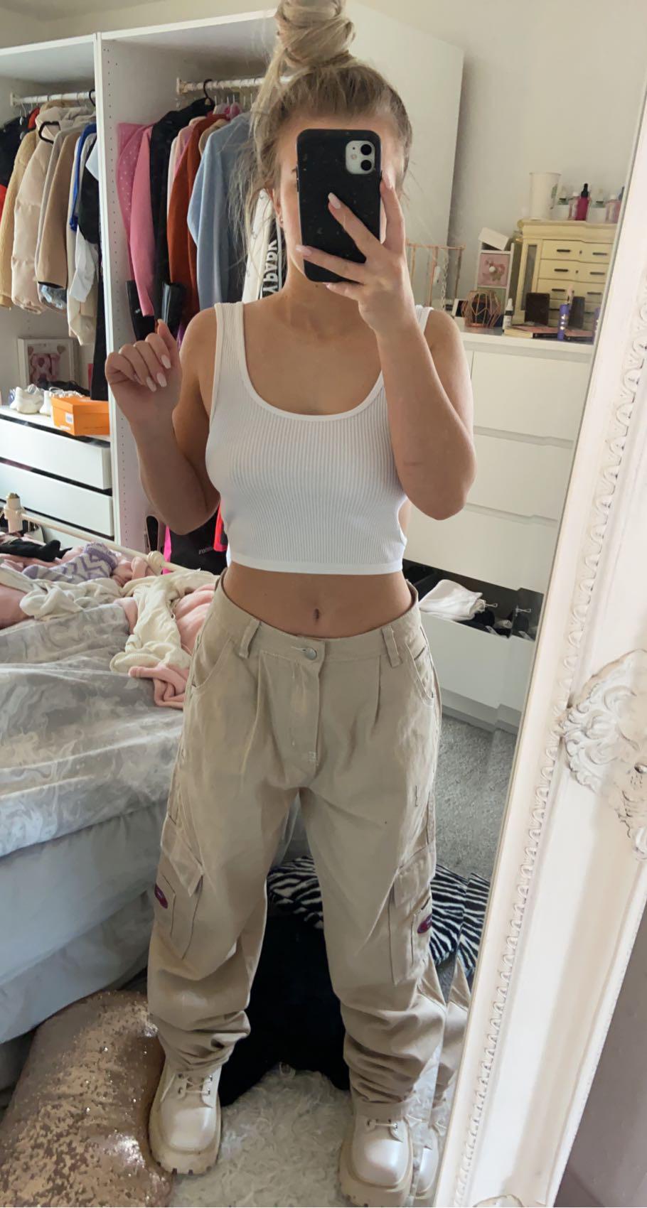 Ignore my messy room look at me | Scrolller
