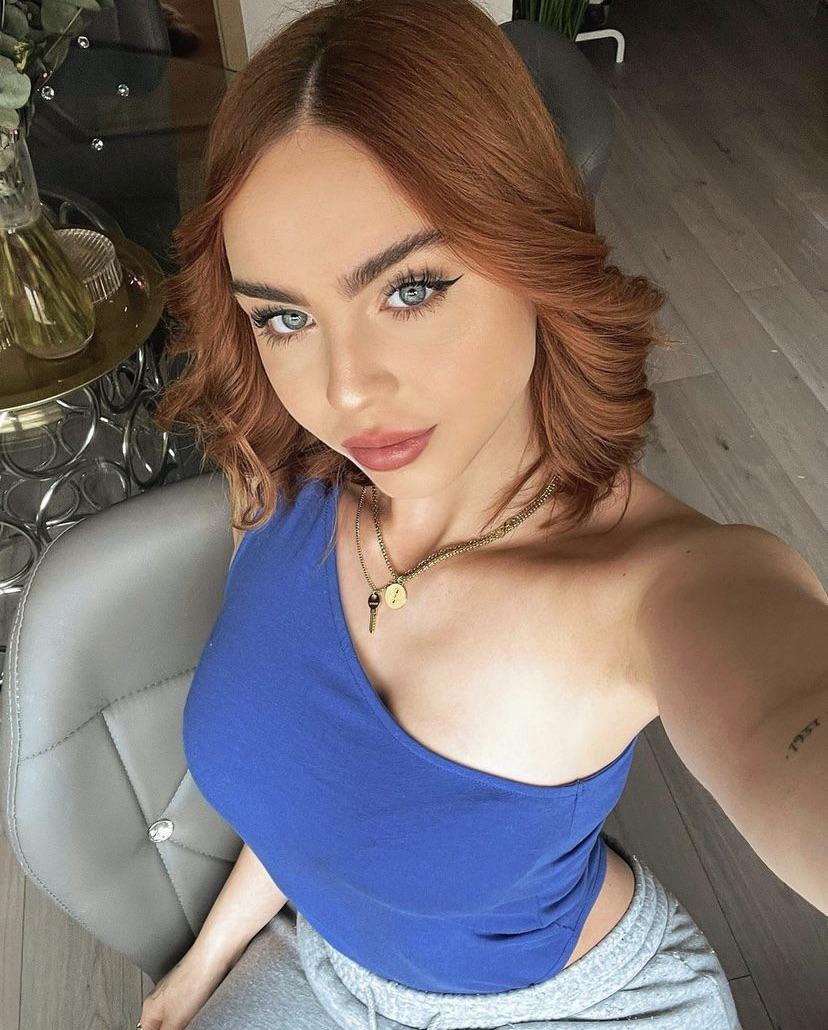 Ihre Titten 🔥 | Scrolller