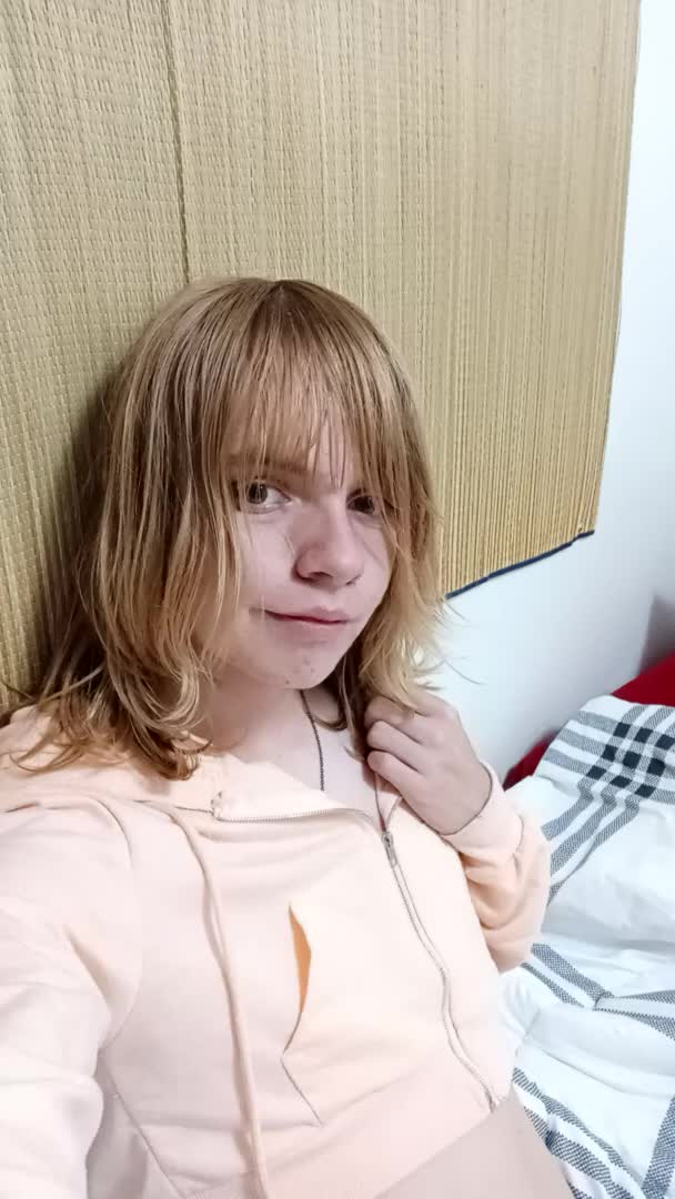 I'll let you lick it if you call me mommy ;3 | Scrolller