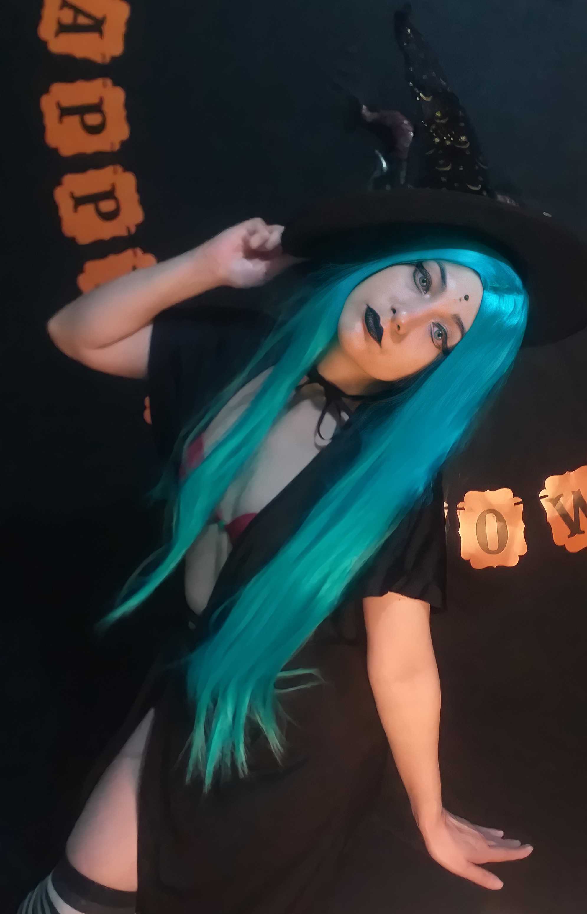 I'm a cute witch :3 | Scrolller