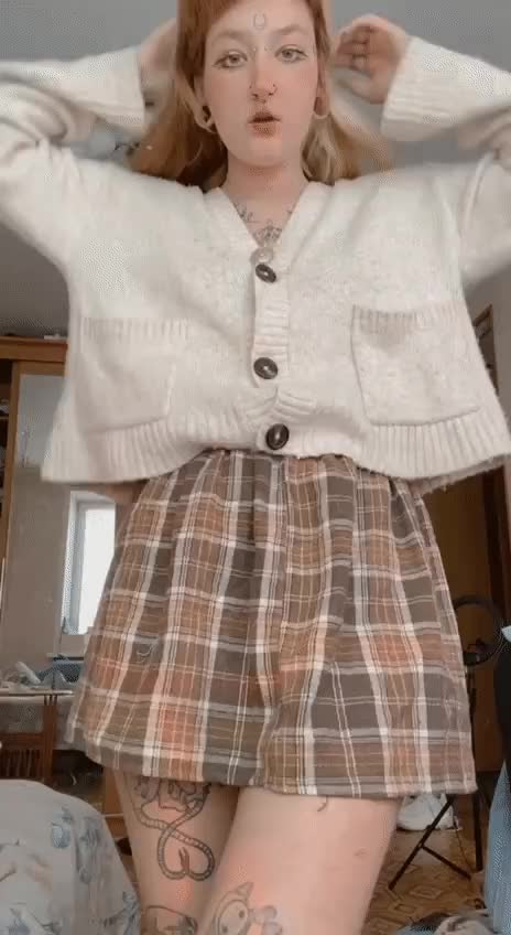 Im Showing You My Favorite Skirt Scrolller