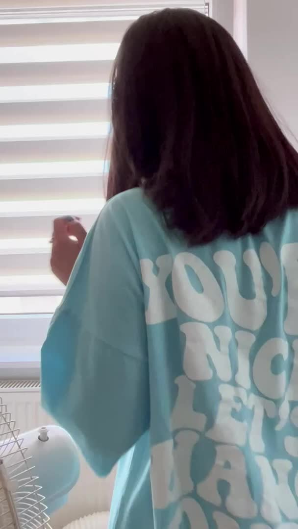 I'm wearing my favorite outfit, do you like it? | Scrolller