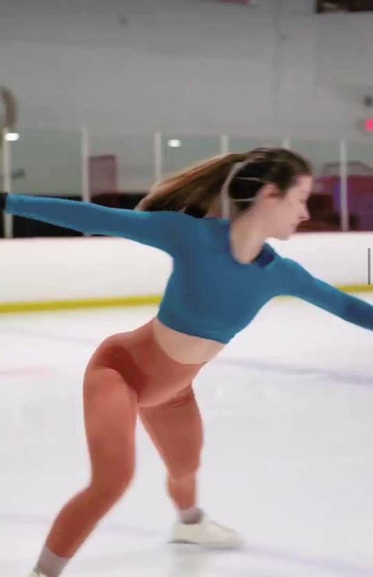 Impressive balance by ice skater Angie Dusak | Scrolller