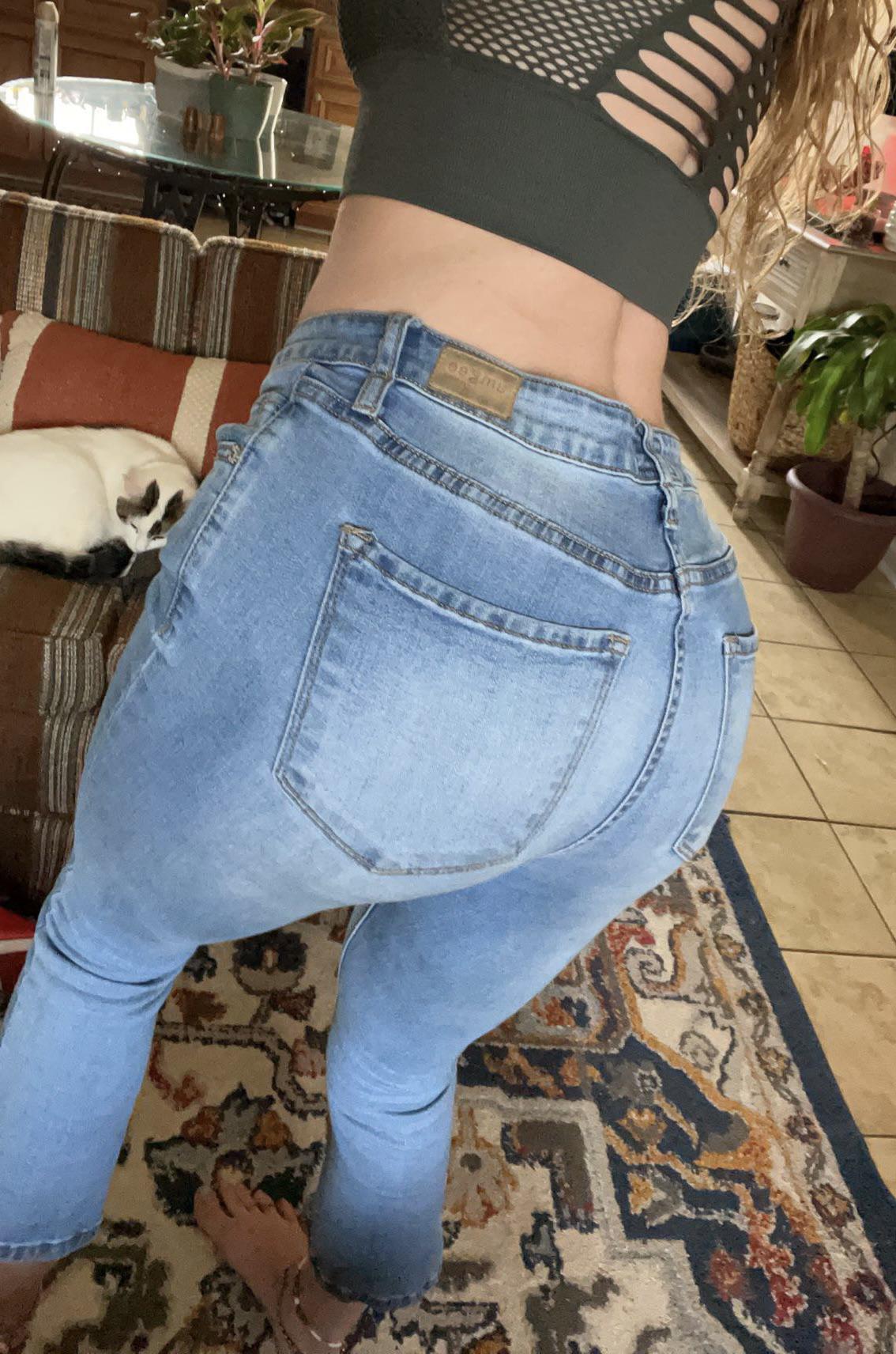 in need of spanks 🖤 | Scrolller