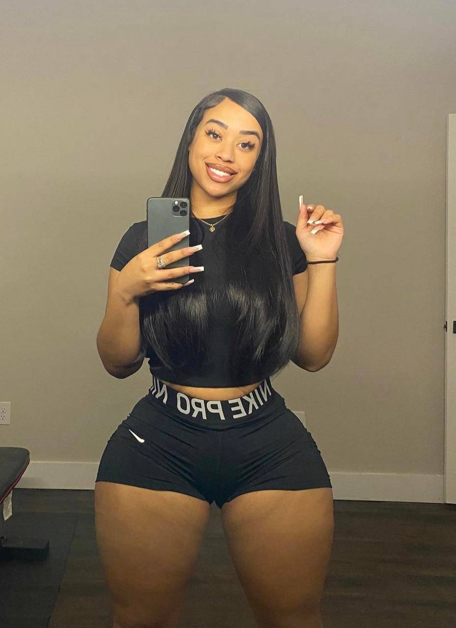 INSANE FIGURE | Scrolller