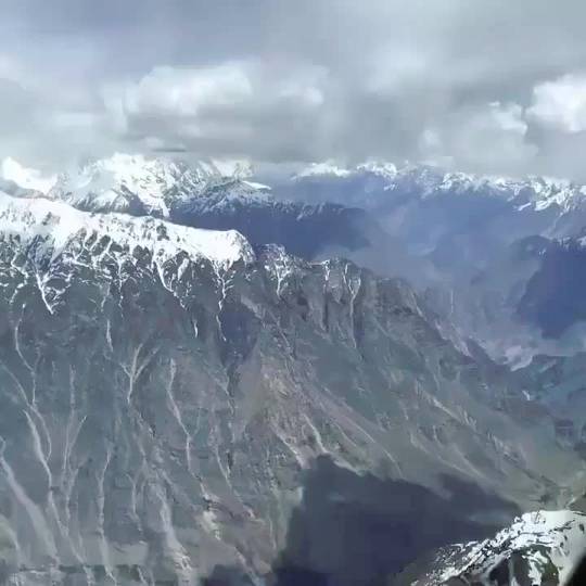 Insane landing flight path | Scrolller