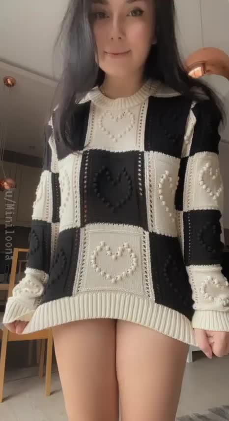 Do you like my sweater? | Scrolller