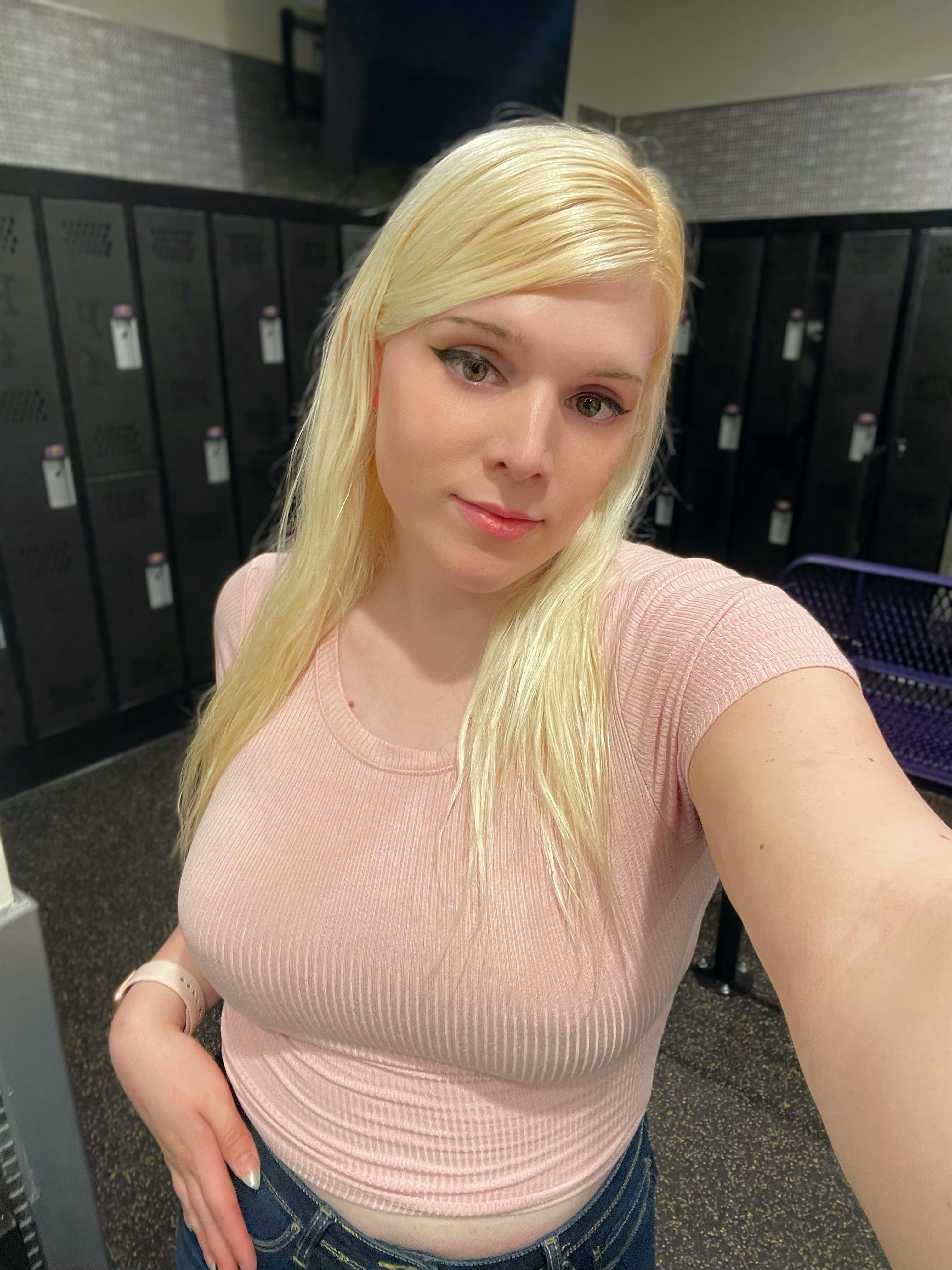 Is this a cute tgirl? 🥺 | Scrolller