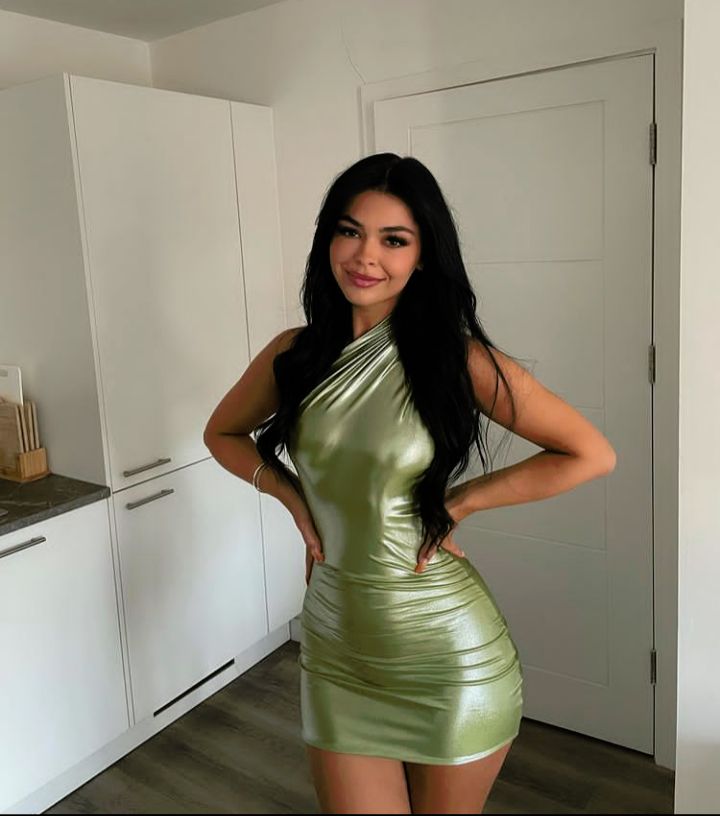 Isabella | Scrolller