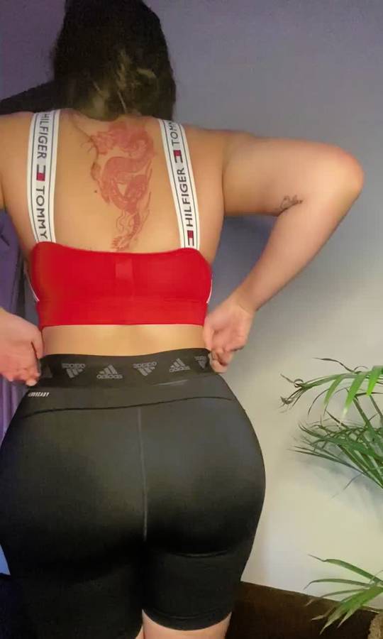 ISO: personal trainer 😏 | Scrolller