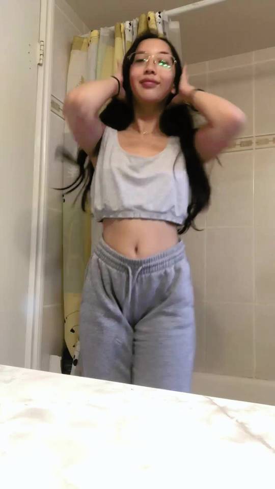 i think im kinda cute without makeup… and…. without pants | Scrolller