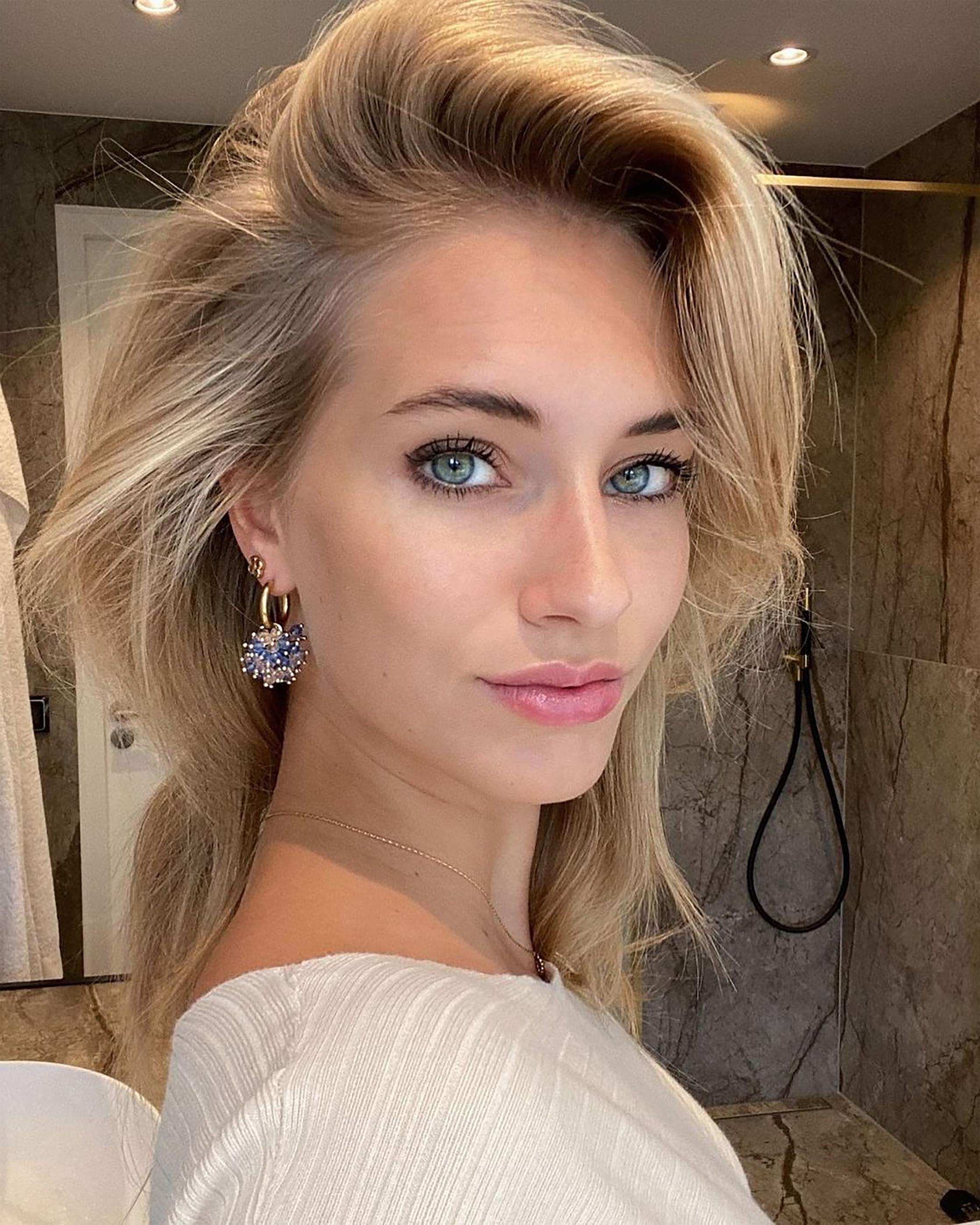 It's been a while! I wish you all a very happy weekend! | Scrolller