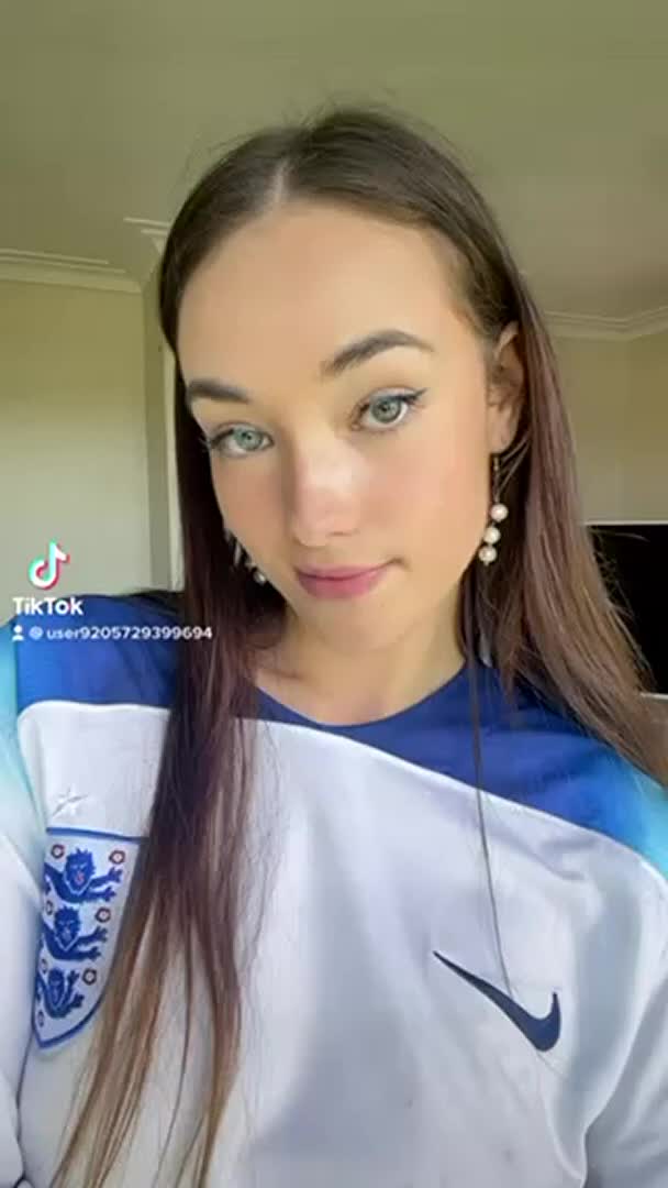 Its Cumming Home 🥰🏴󠁧󠁢󠁥󠁮󠁧󠁿⚽️ 20f Scrolller
