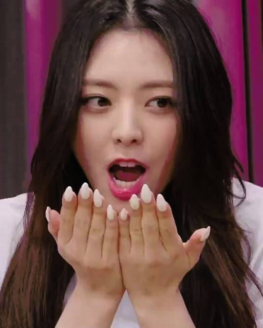 Itzy Yuna | Scrolller