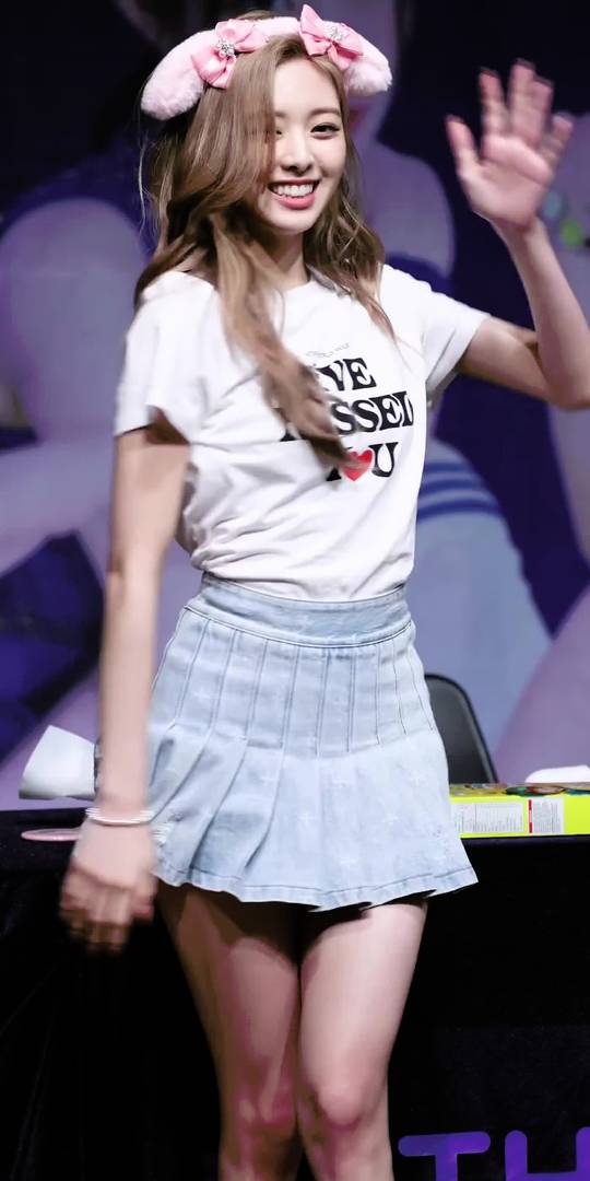 ITZY - Yuna | Scrolller