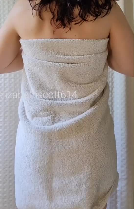 I've got the cure for your Monday blues. Cum join me in the shower. | Scrolller