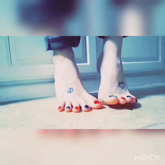 Ivory Footsies 😏 Scrolller