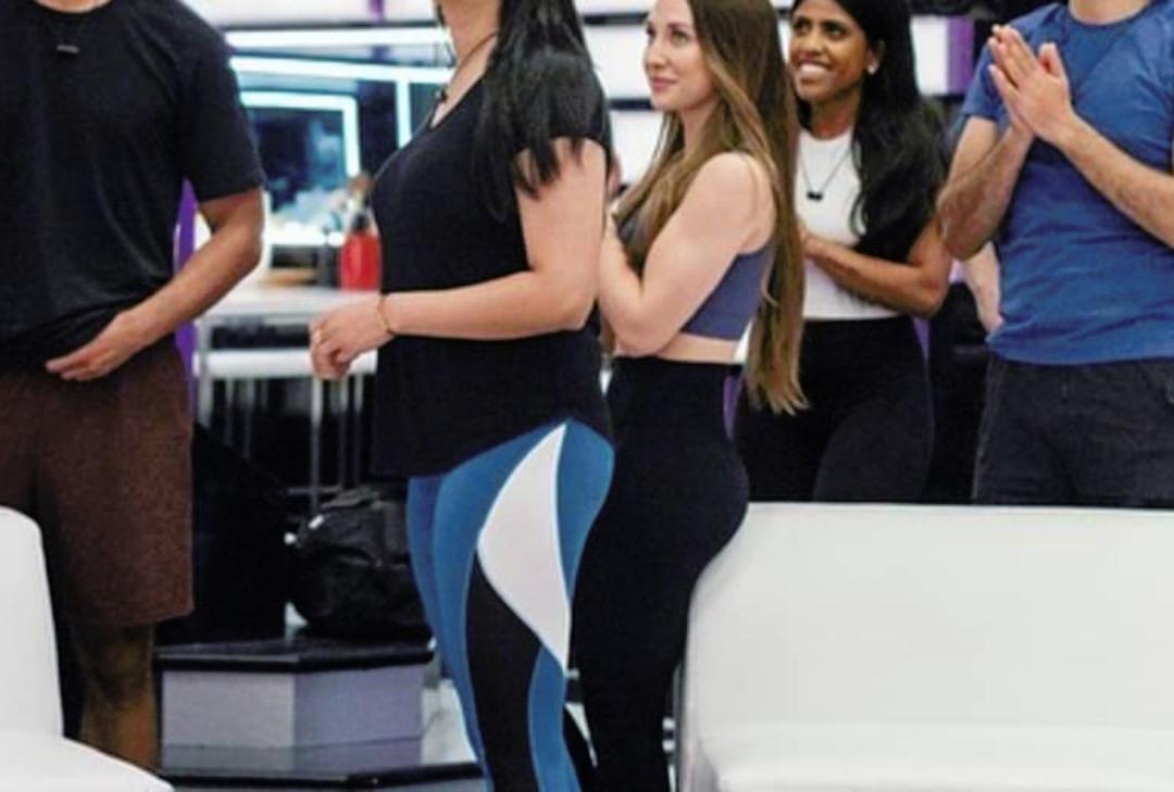 Jacey-Lynne's ass eating a chair | Scrolller