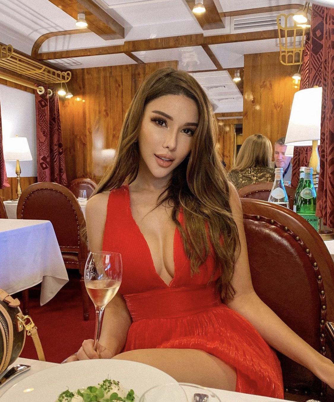 Jade [irtr] | Scrolller