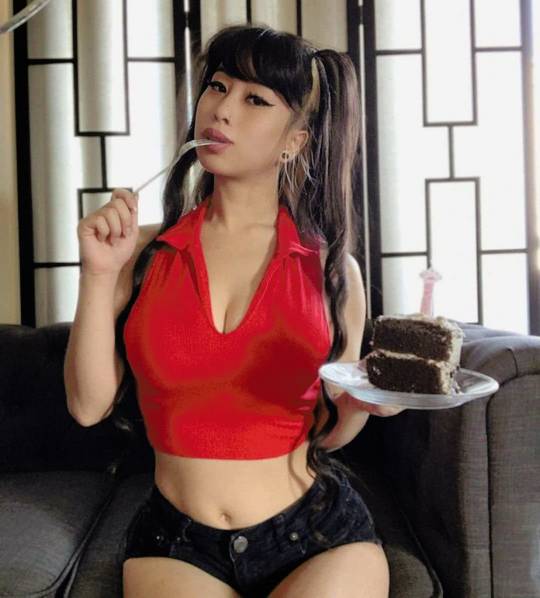 Jade Kush | Scrolller