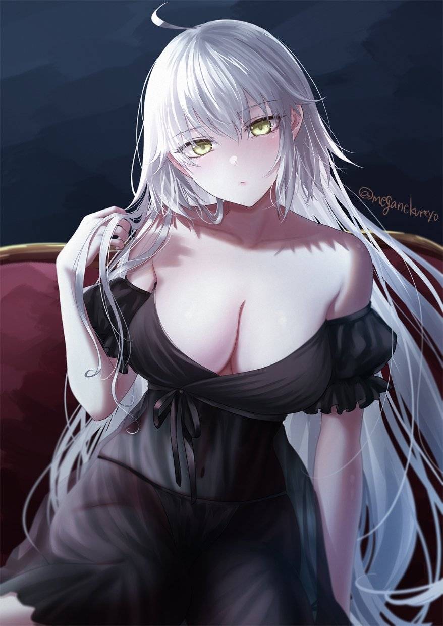 Jalter in Black | Scrolller