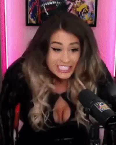 JamiUwU Boobs Bouncing | Scrolller