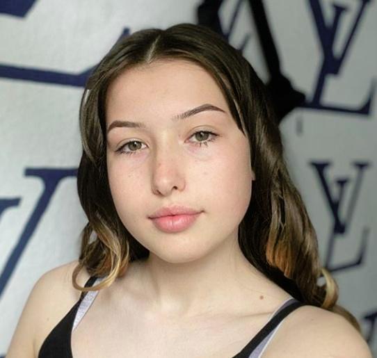 jemand der ein Teen (non nude) Tributen will | Scrolller