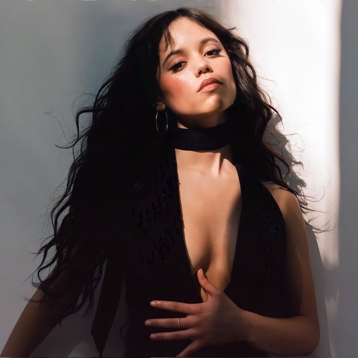 Jenna Ortega is stunning | Scrolller