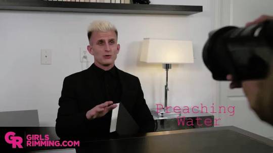 Jennifer White | Scrolller