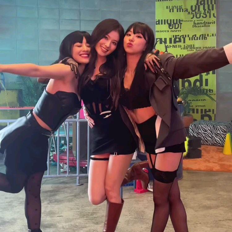 Jihyo, Sana, and Chae. Take your pic and tell me what you’d do with her 🥵 | Scrolller