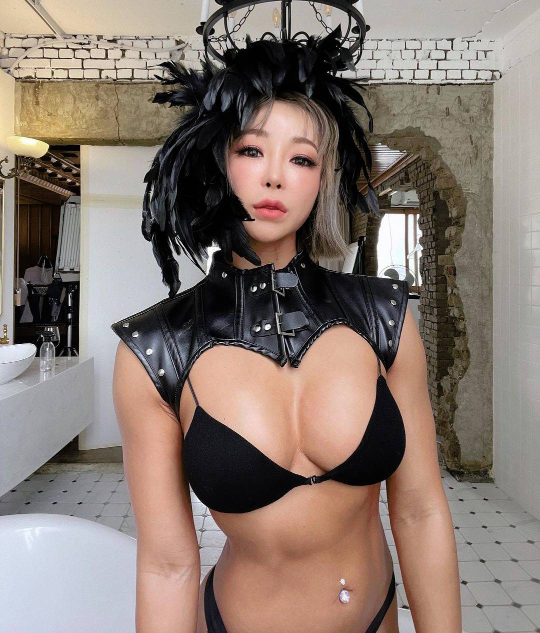 Jin-Young | Scrolller