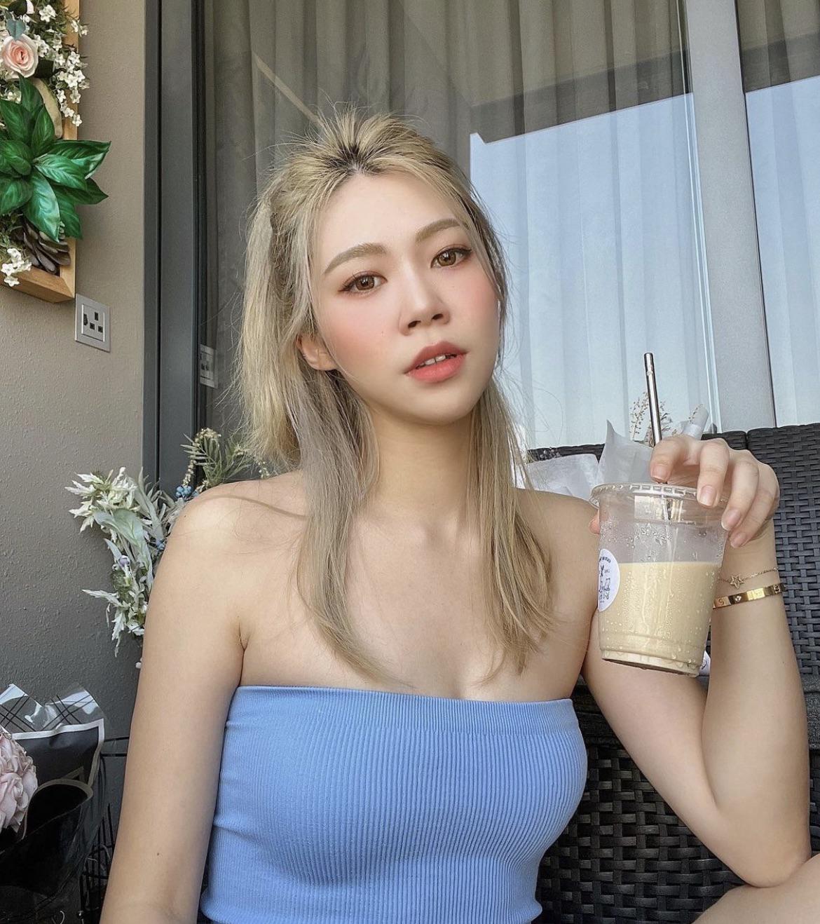 Joanna Lim | Scrolller